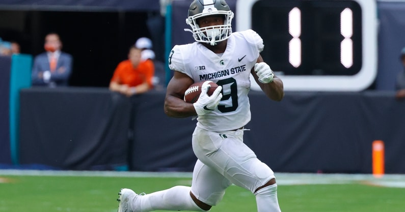WATCH: Michigan State running back scores controversial touchdown - On3