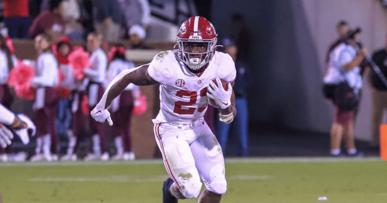 Alabama running back leaves game with knee injury - On3