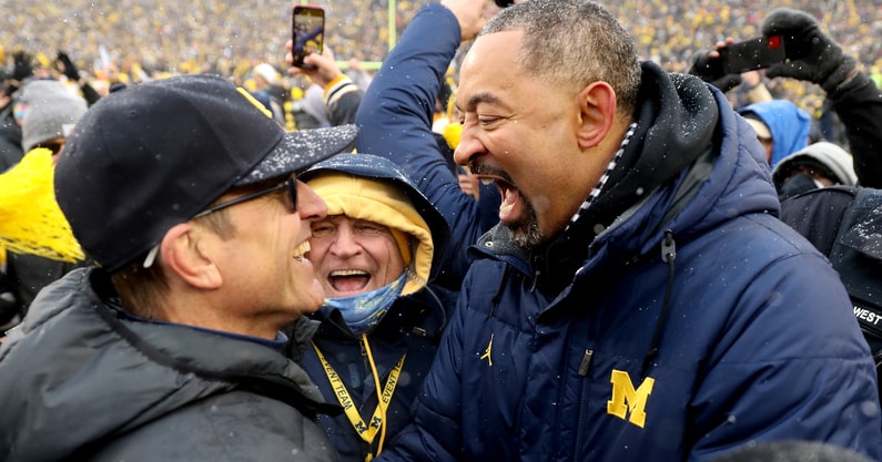 Michigan forward Jace Howard storms field despite broken nose