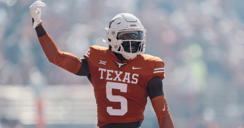dshawn-jamison-makes-announcement-status-2022-season-texas