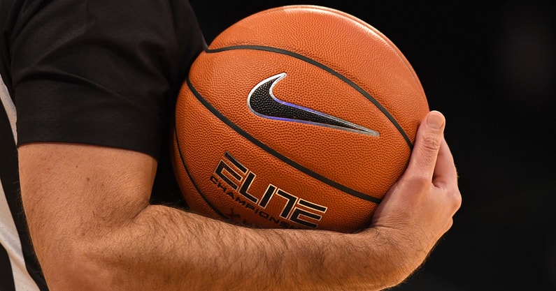 WATCH: Big 12 referees stun Oklahoma with controversial flagrant foul ...