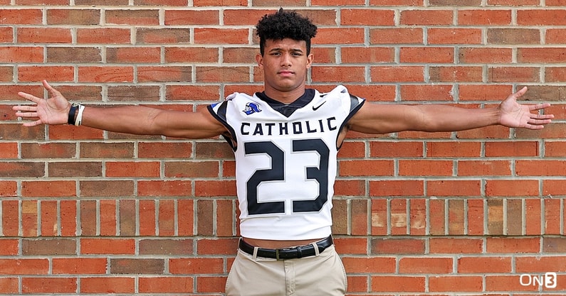 LOOK: Auburn 4-star commit RB Jeremiah Cobb visiting Georgia - On3