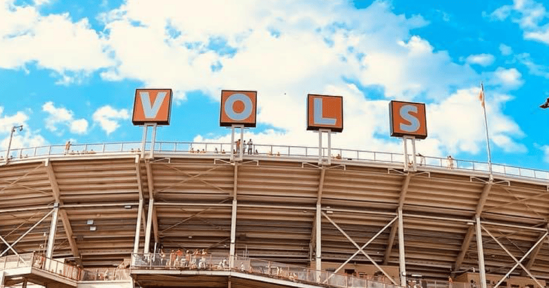 Follow the Tennessee and Akron game on Volquest