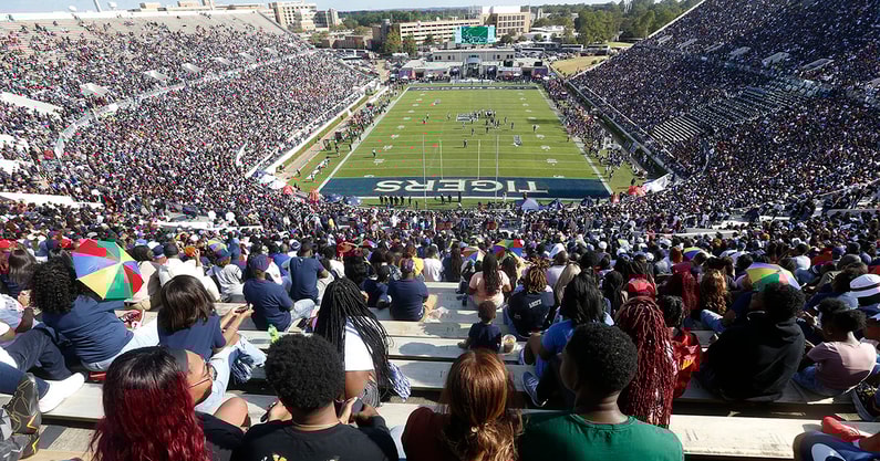 LOOK: Jackson State fan brings 'We Want Bama' sign to College GameDay - On3