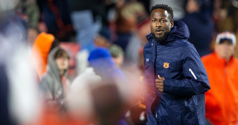 Cadillac Williams trying to stay in the moment as he nears Iron Bowl ...