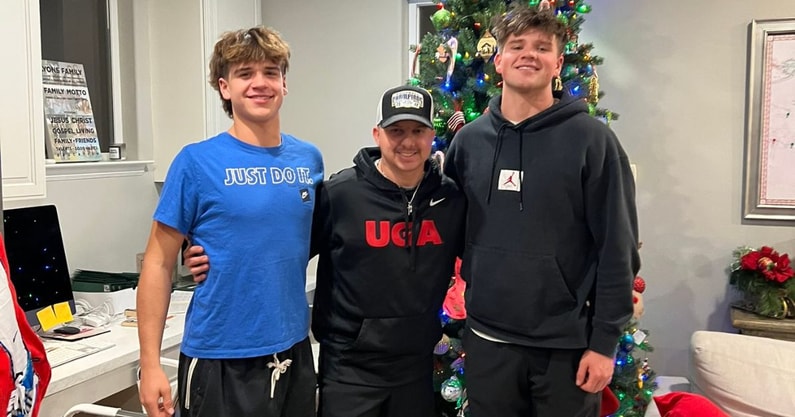 LOOK: Georgia coach visits four-star TE, recent Stanford decommit