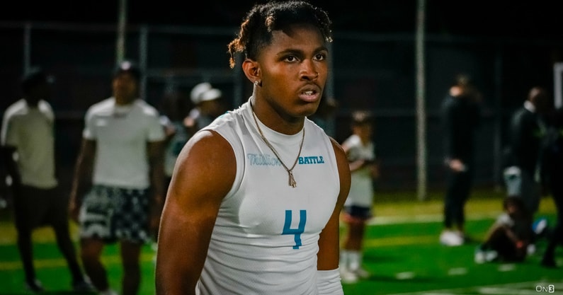 Elite 2025 WR Dakorien Moore ready to see Oregon, talks early ...