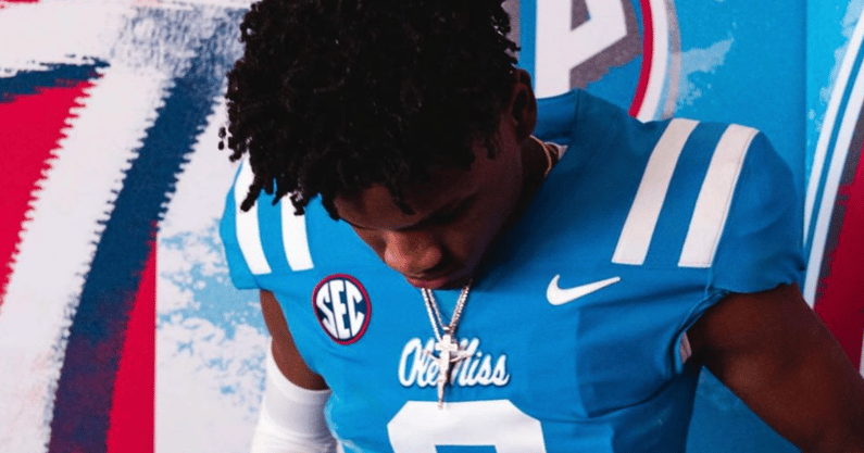 2025 QB Deuce Knight to transfer to Tennessee high school