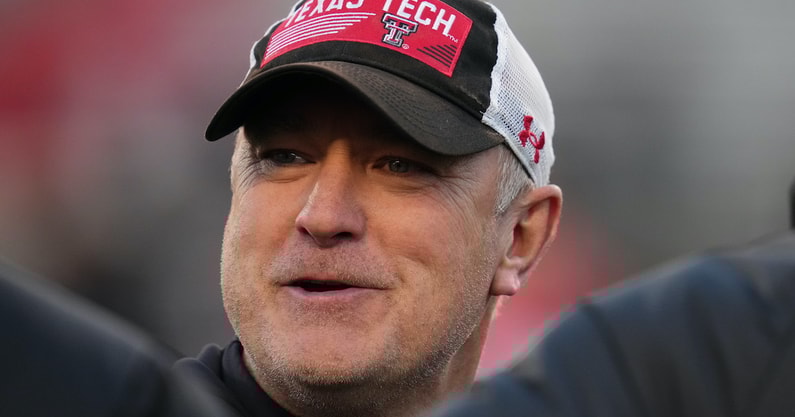 Joey McGuire fulfills promise to climb crane at Jones AT&T Stadium