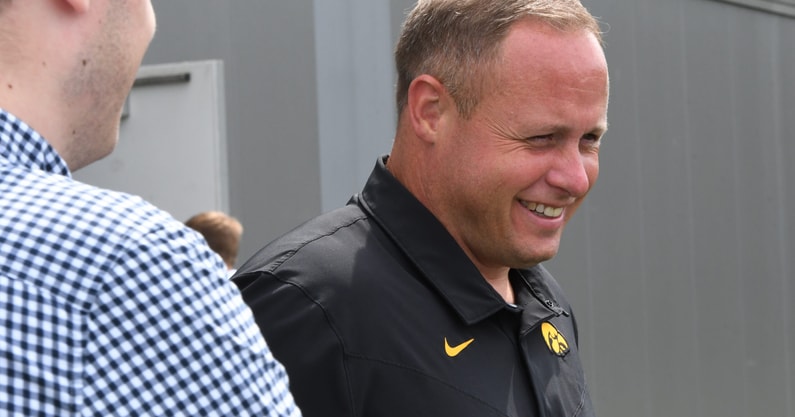 Seth Wallace talks Iowa defense and linebackers