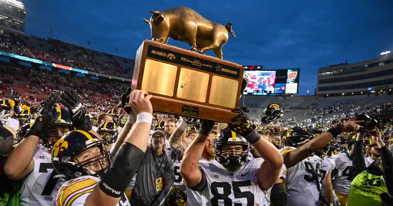 Iowa football returns to the Top 25
