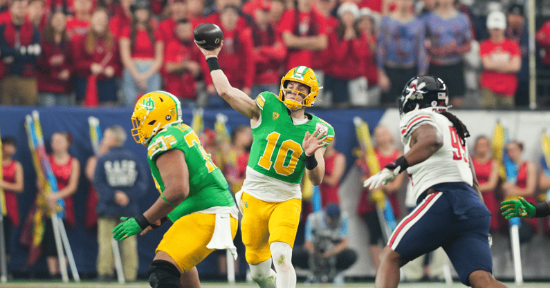 Bo Nix breaks NCAA completion percentage record, multiple school ...