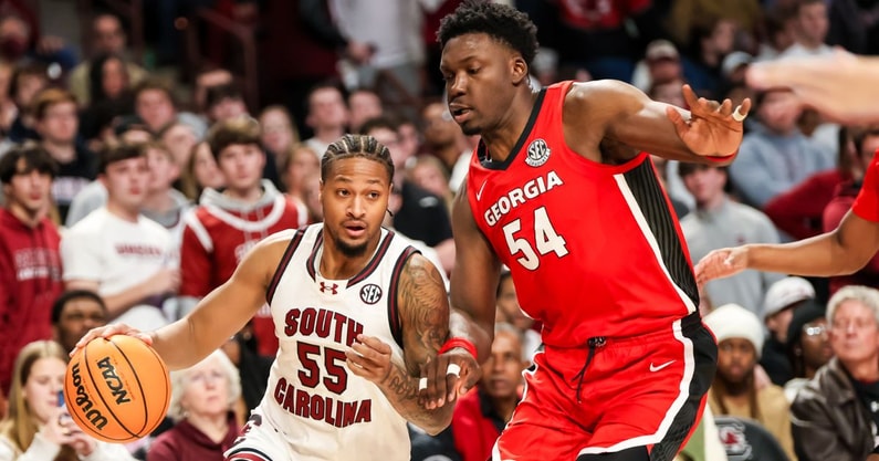 Georgia overcomes halftime deficit, defeats South Carolina on road