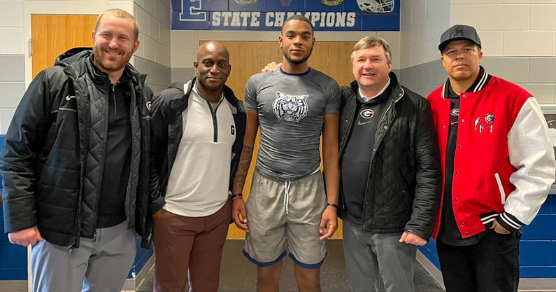 LOOK: Elite '25 EDGE Zion Grady gets visit from most of Georgia ...