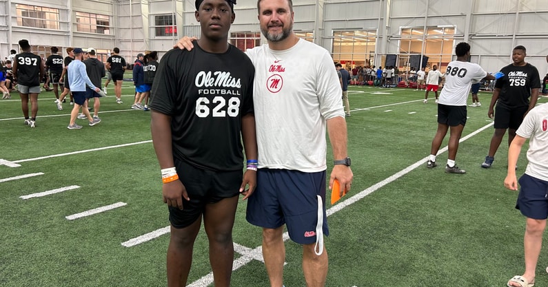 Three-star offensive tackle Mario Nash puts Ole Miss in Top 10