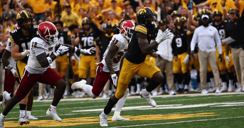 Hawkeyes pull away for victory over Trojans