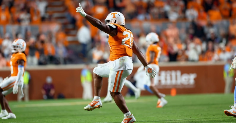 PFF grades, snap counts from Tennessee's win over Miss. State