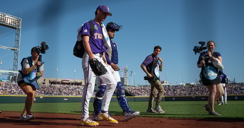 LSU CWS Highlights, Recap: Anderson throws nine-inning shutout