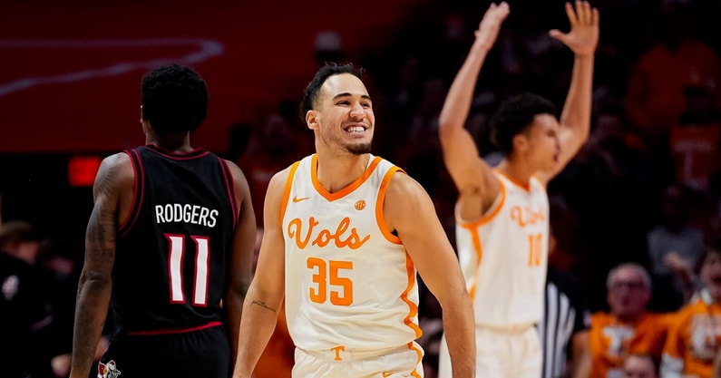 Rick Barnes: Tennessee's Ethan Burg 'responded' vs. Louisville