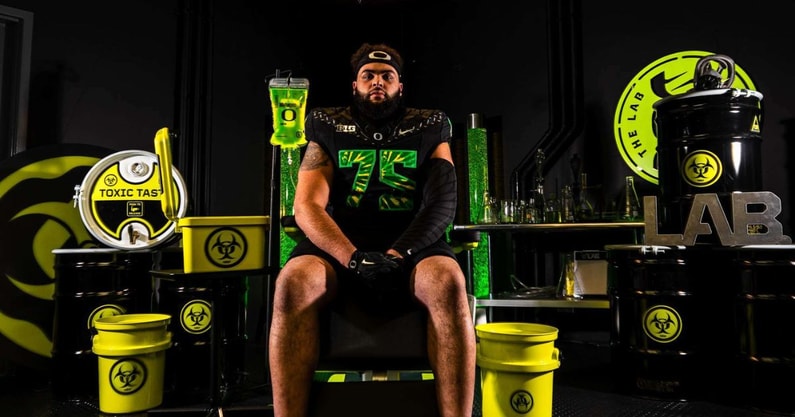 Yale OT Michael Bennett Details Oregon Football Commitment