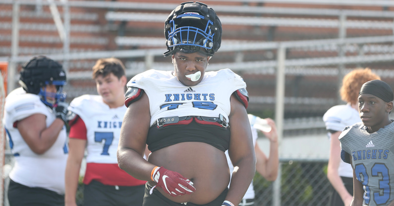 2024 No. 4 offensive tackle Daniel Calhoun visiting Auburn on Saturday