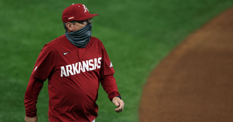 WATCH: Robert Moore signals himself safe before base-running blunder - On3