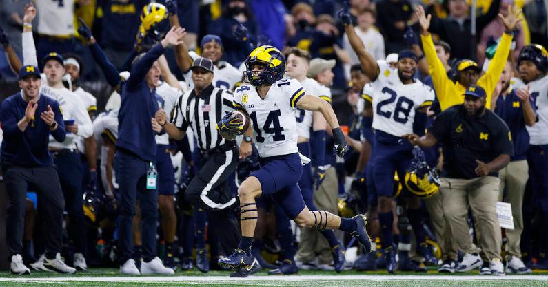 Michigan football to wear blue pants against Iowa