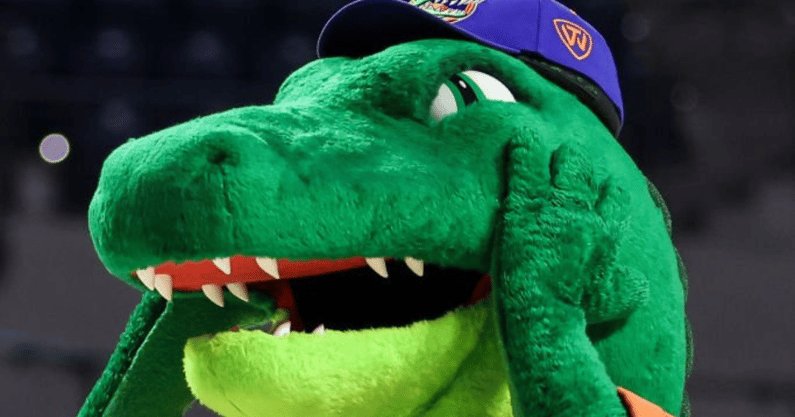 LOOK: Kentucky football serving alligator at Monday's team dinner - On3