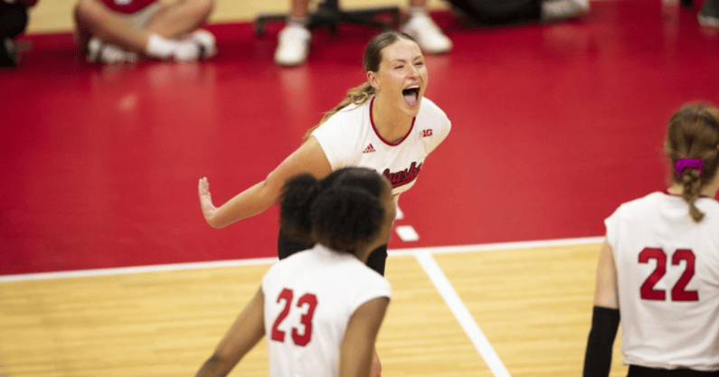 Digs: Maggie Mendelson an 11/10 on competitive scale, John Cook on ...