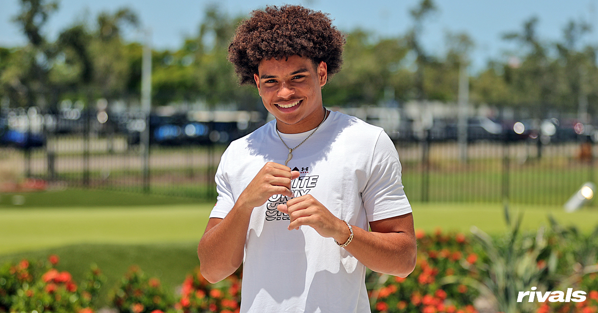 Key Notre Dame 2027 recruits have have Irish in high standing