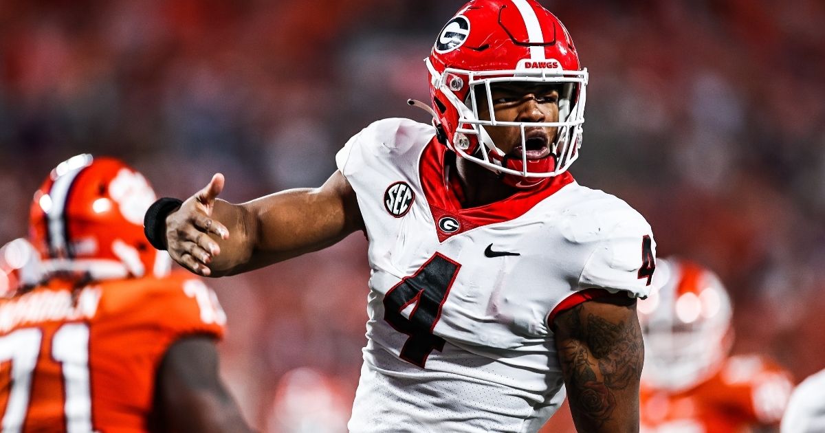 Georgia linebacker Nolan Smith heads to locker room with injury - On3