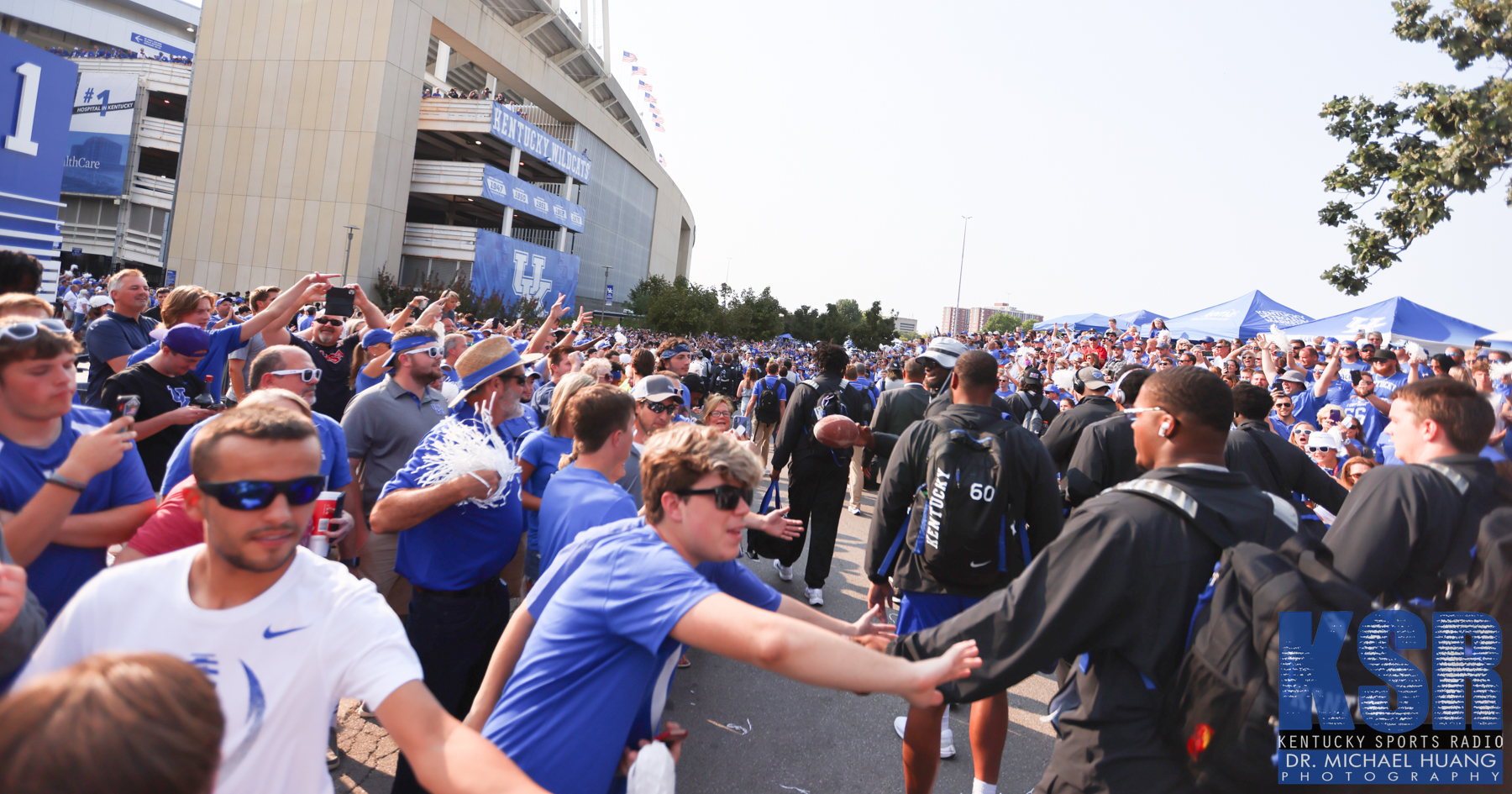 LOOK: BBN Invades the Kentucky-Missouri Cat Walk - On3