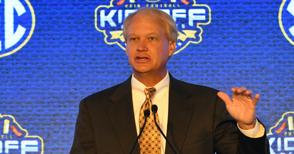 Nation's top official admits error in Auburn-Penn State targeting ...