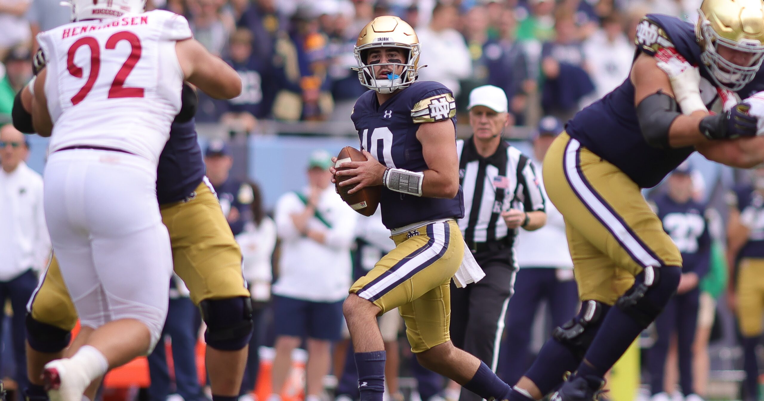 Notre Dame makes quarterback change after the half against Cincinnati