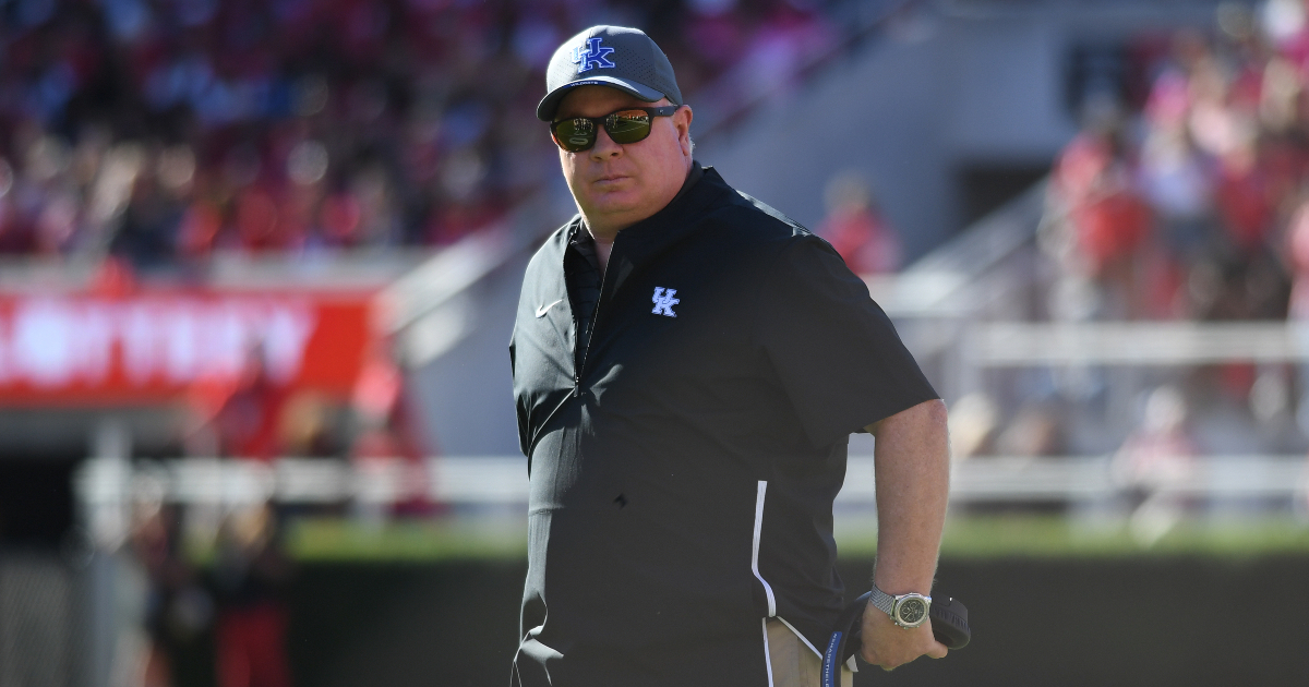 Mark Stoops agrees to contract extension to remain at Kentucky
