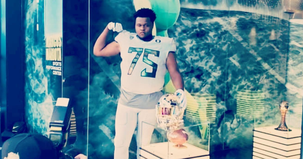 Oregon Football Loses Commitment from OL Percy Lewis