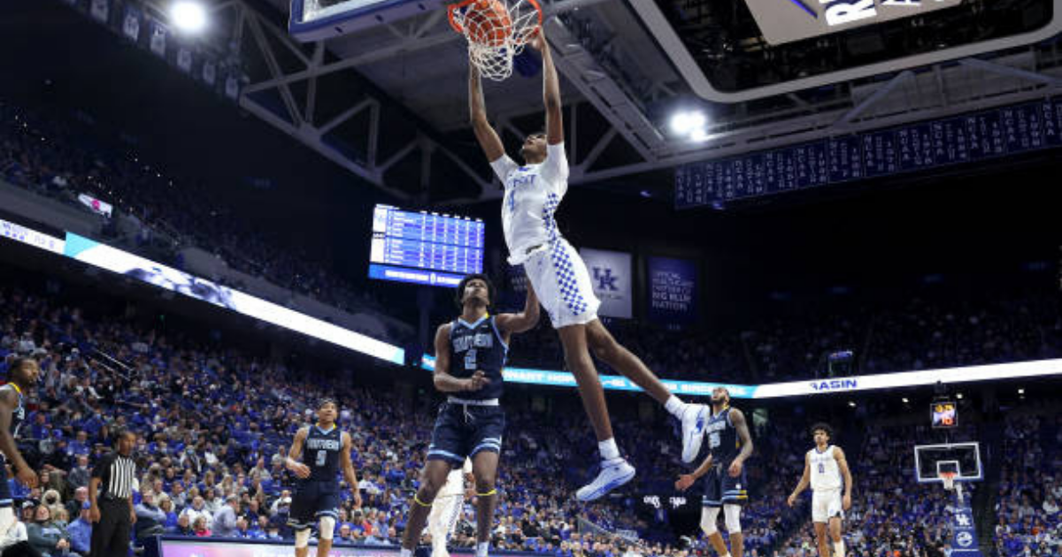 Daimion Collins fails to see the floor against Georgia