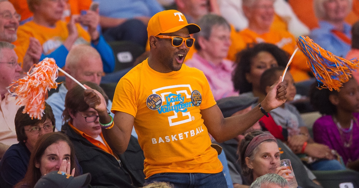WATCH: Tennessee fans taunt Florida players following post game fight - On3