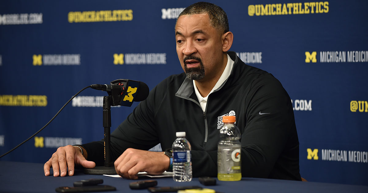 Juwan Howard walks through final moments of Michigan's tight win over ...