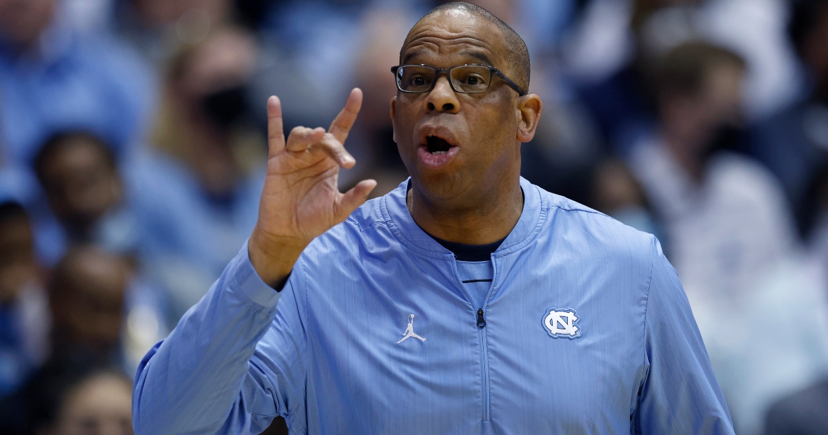 UNC coach Hubert Davis gets chippy with reporter over schematic ...