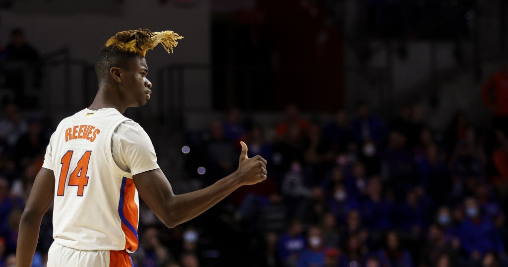 WATCH: Kowacie Reeves outmuscles Georgia, finishes strong dunk - On3