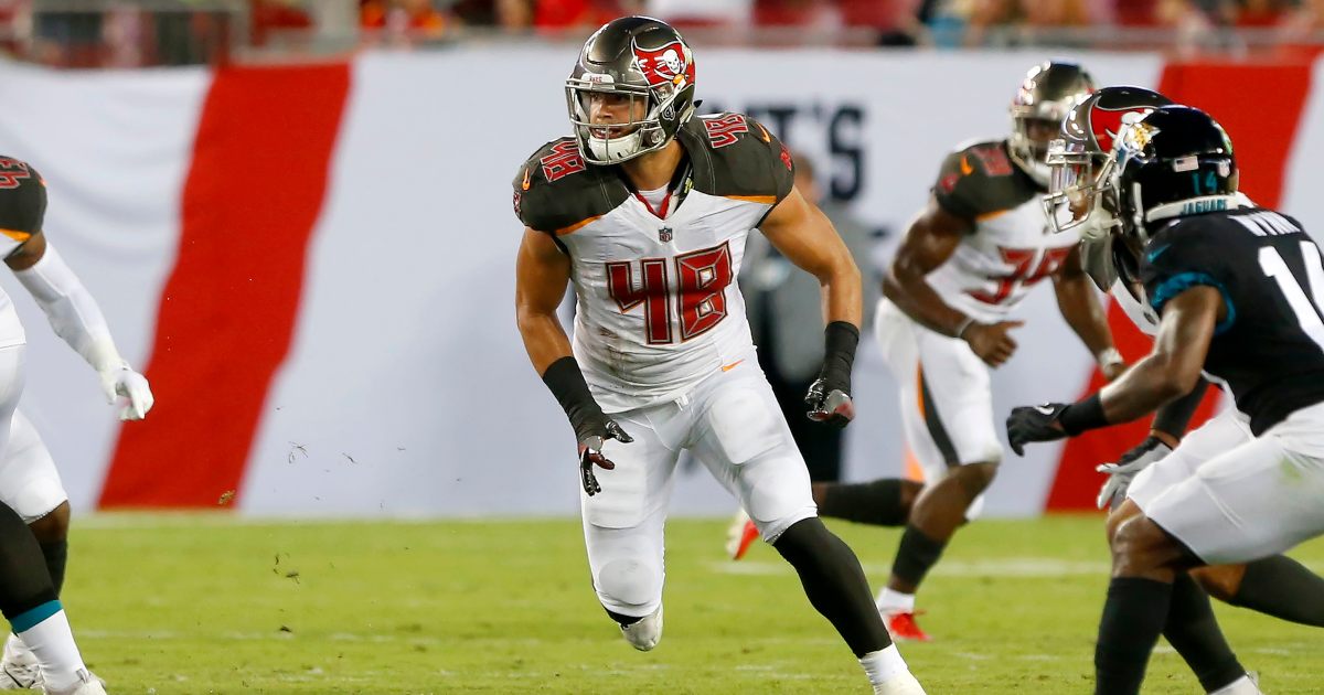 Former Wisconsin Badgers star, Buccaneers defender announces retirement ...