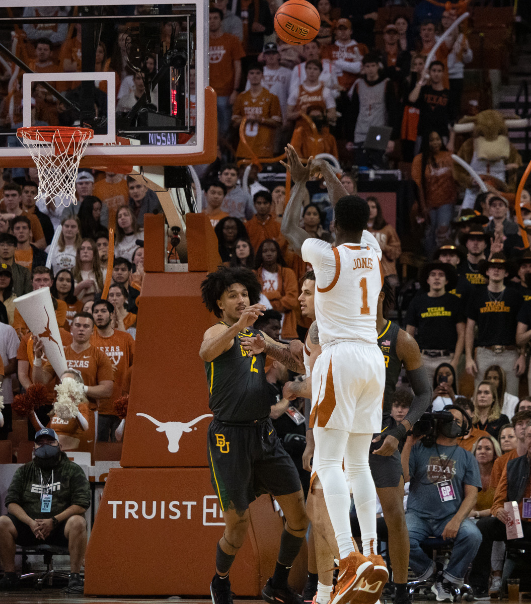 Texas misses too many shooting opportunities during 68-61 loss to ...