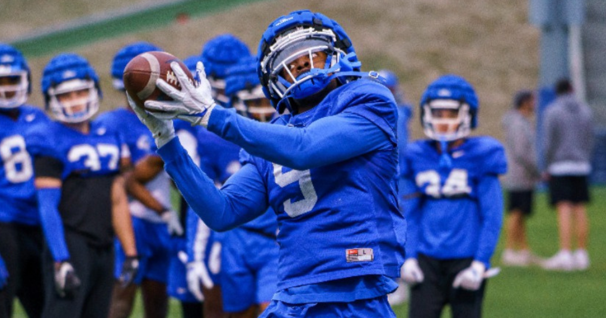 Tayvion Robinson provides short area playmaking for Kentucky passing ...