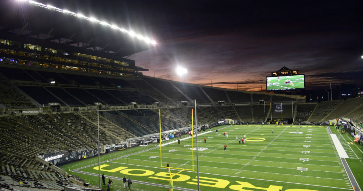 Oregon offensive linemen Jonathan Denis enters transfer portal - On3