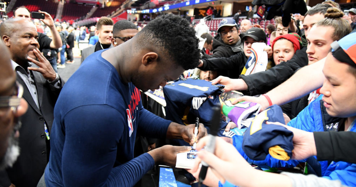 Re-imagining the autograph session in the NIL era