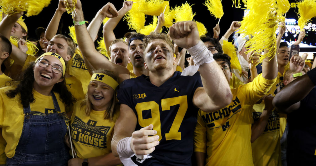 Michigan EDGE Aidan Hutchinson throws out first pitch at Tigers game