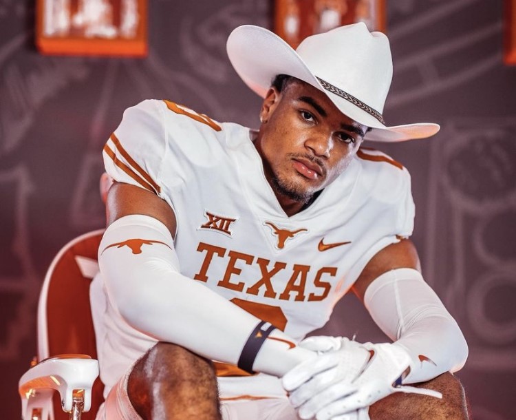 MOORE in 2023: DeAndre Moore Jr. flips from Louisville to Texas - On3