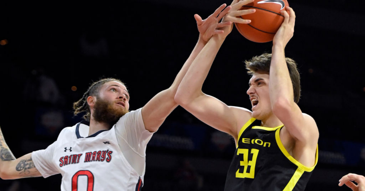 Former Oregon center Isaac Johnson commits to Utah State - On3