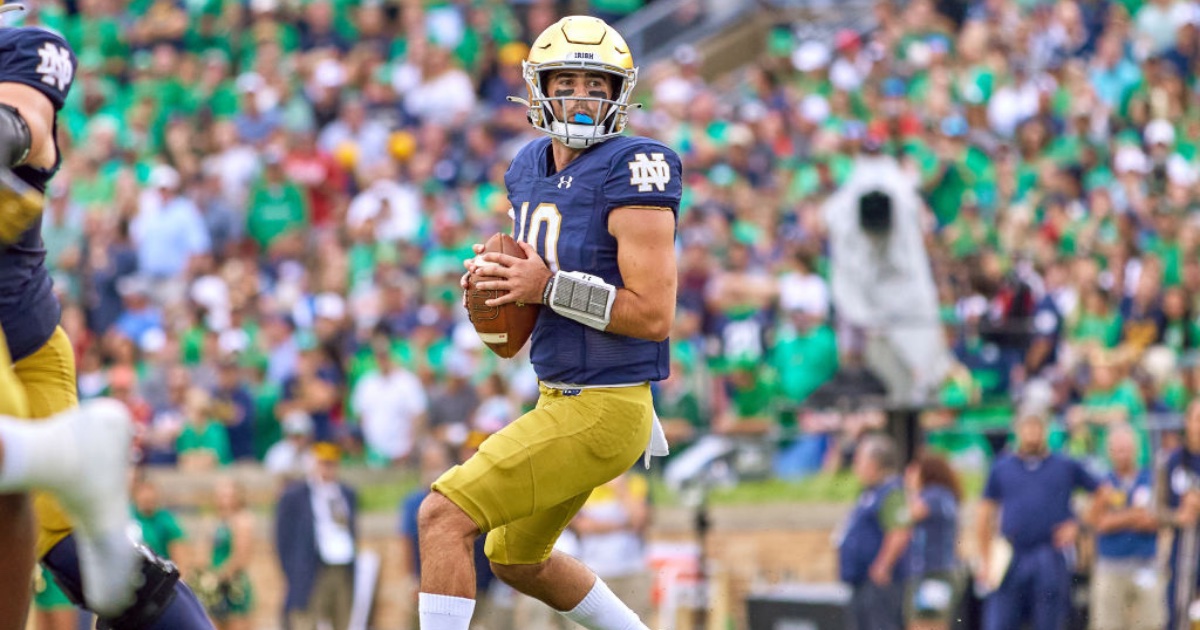 Notre Dame QB Drew Pyne a 2022 Manning Passing Academy counselor